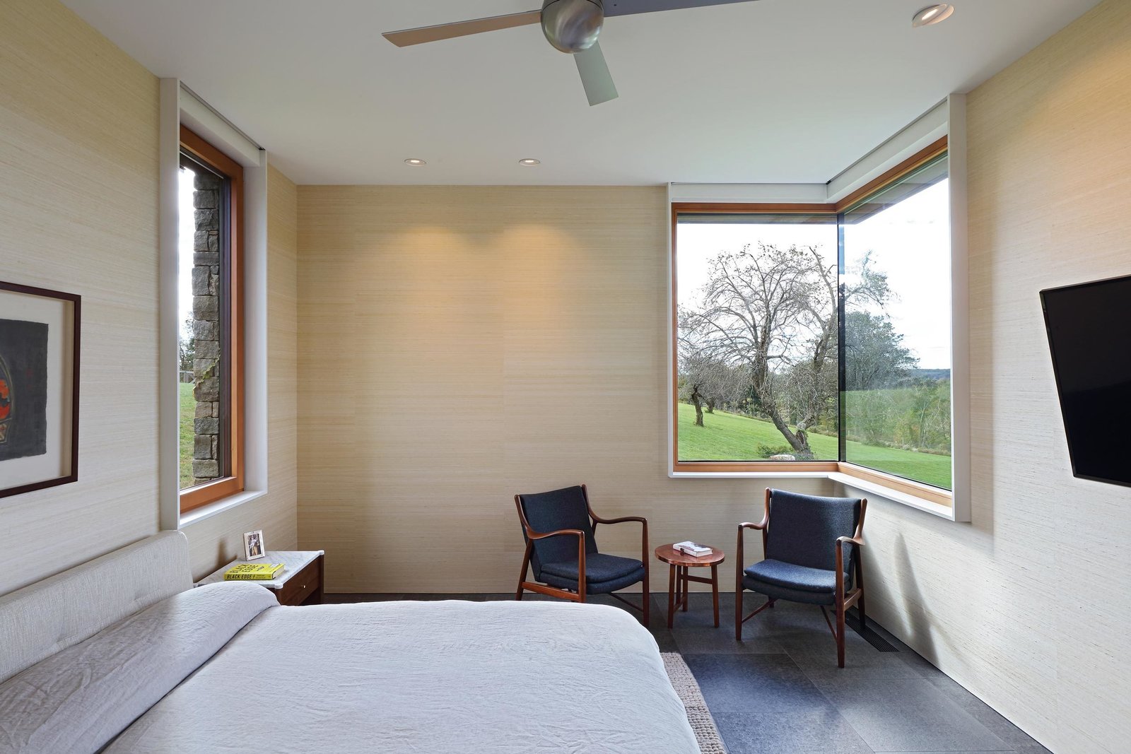 Photo 13 of 13 in A Green Home Made of Glass, Stone, and Wood Sits ...