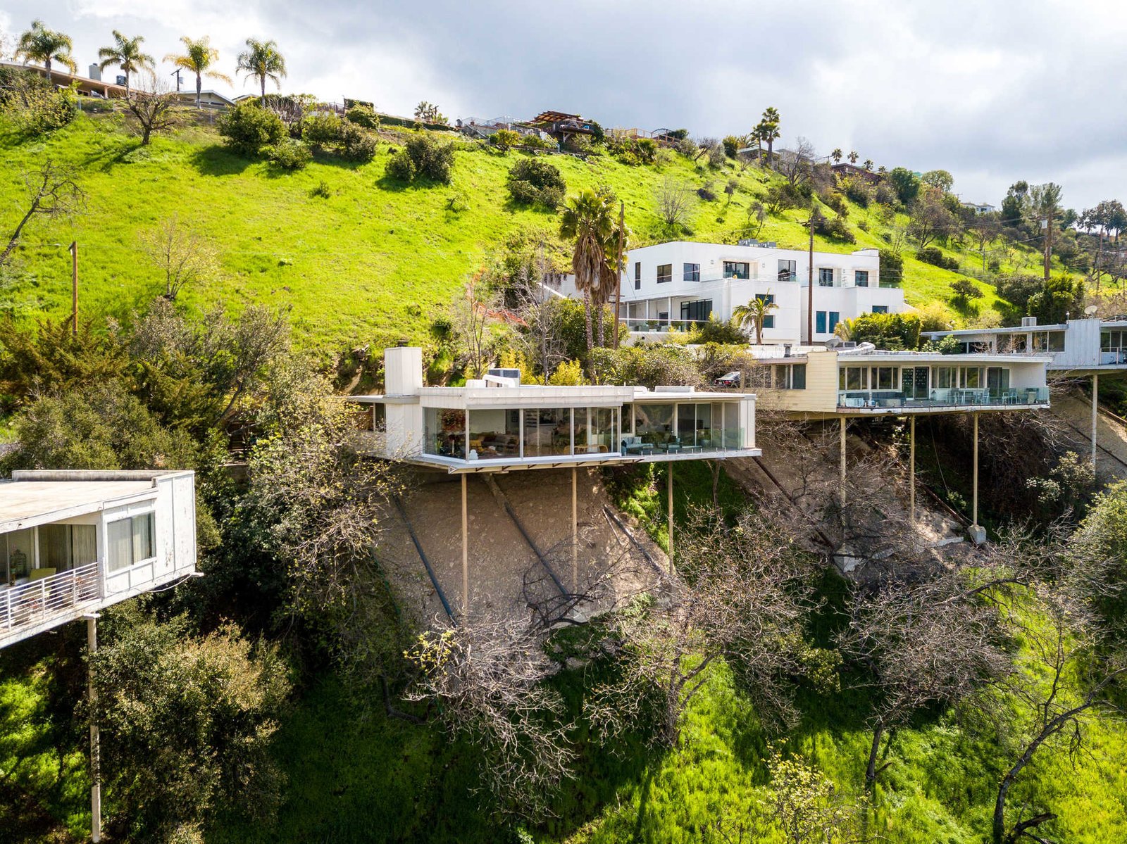 Photo 2 of 15 in An Epic Cantilevered Neutra House Hits the Market For ...