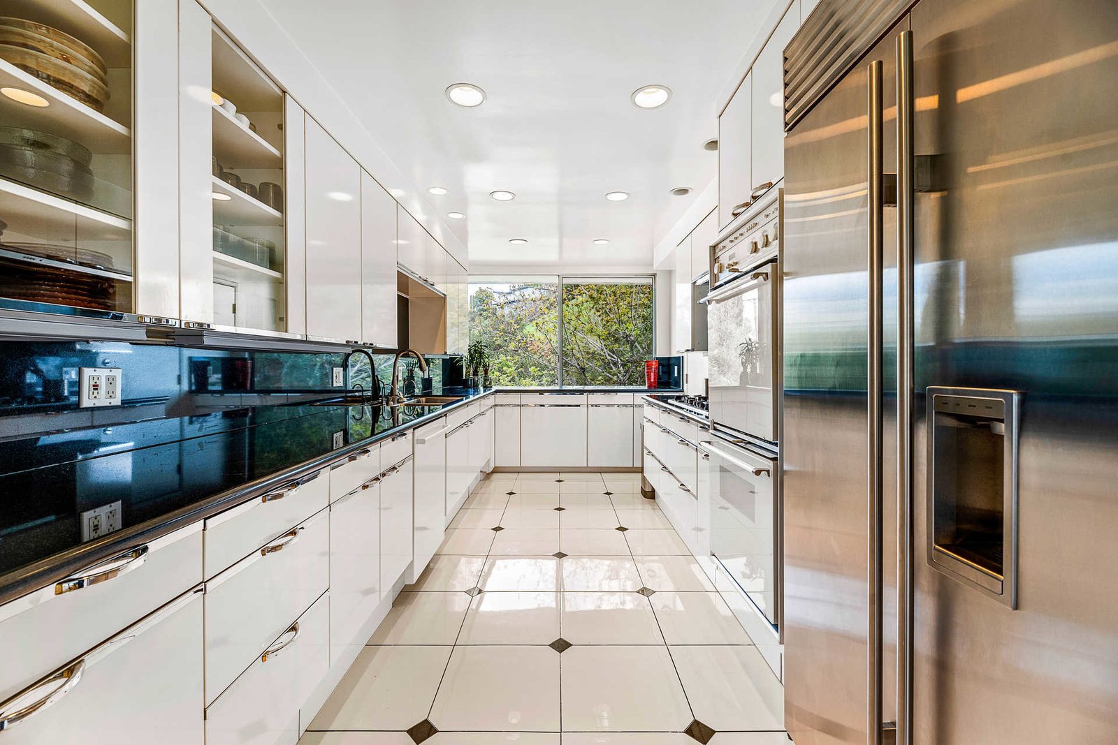 Photo 7 of 15 in An Epic Cantilevered Neutra House Hits the Market For ...