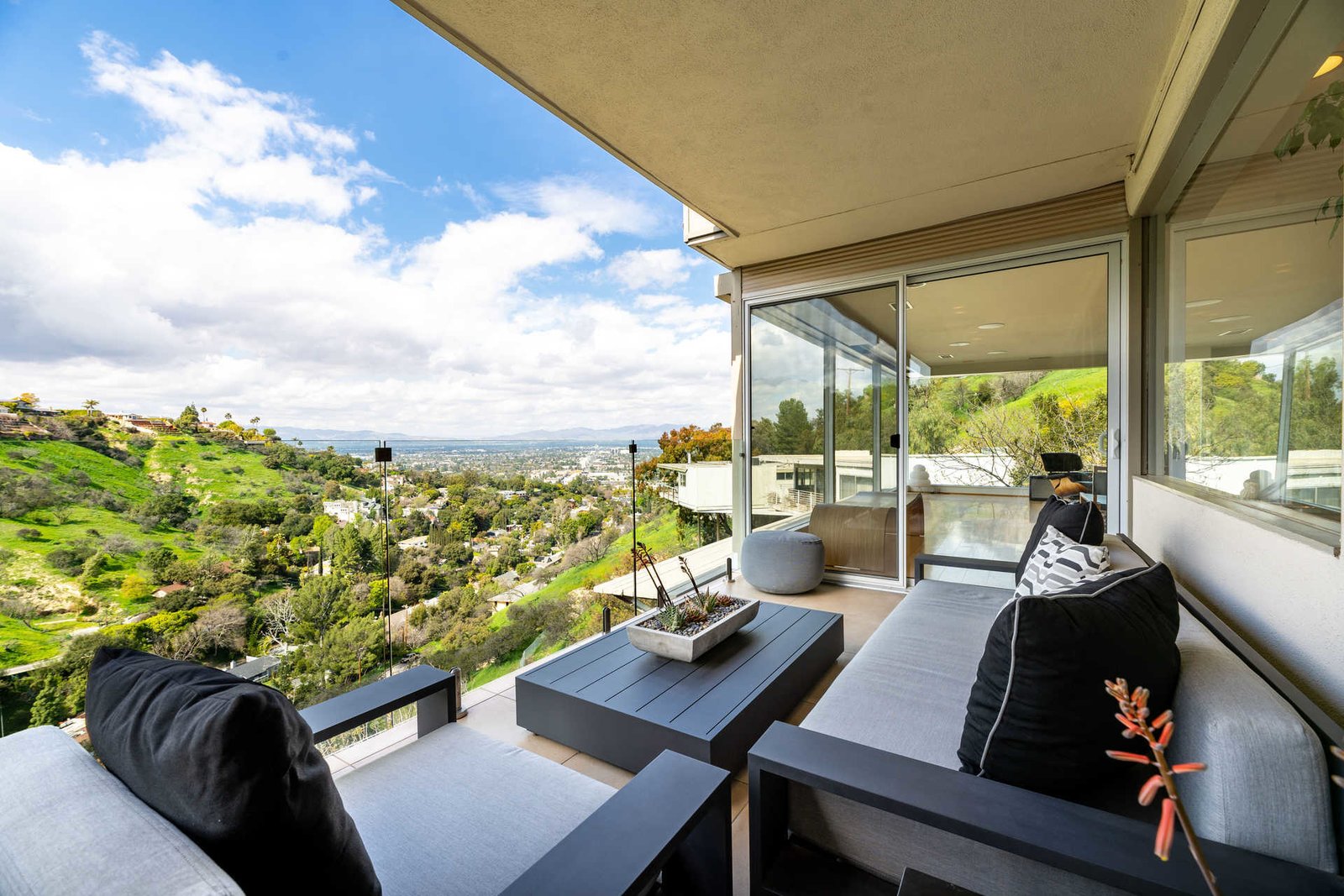 Photo 14 of 15 in An Epic Cantilevered Neutra House Hits the Market For ...