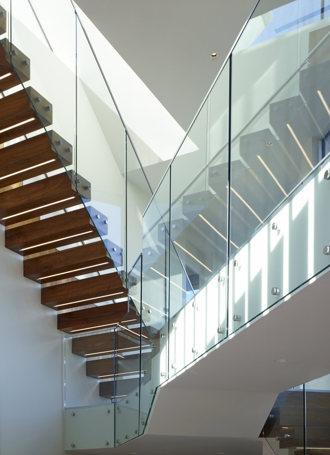 Photo 3 of 24 in Stradella Residence by JOHN LINDEN - Dwell