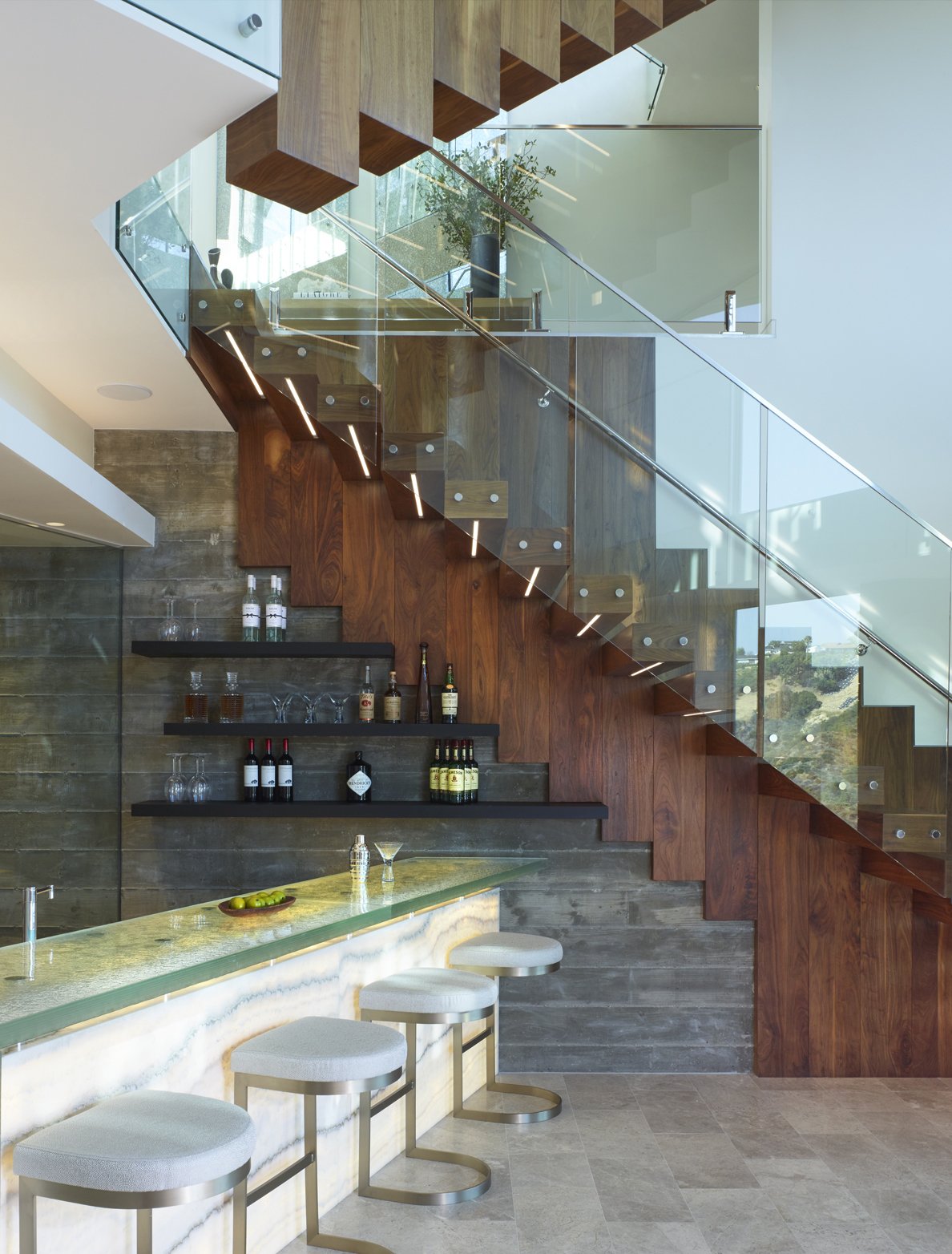 Photo 4 of 24 in Stradella Residence by JOHN LINDEN - Dwell