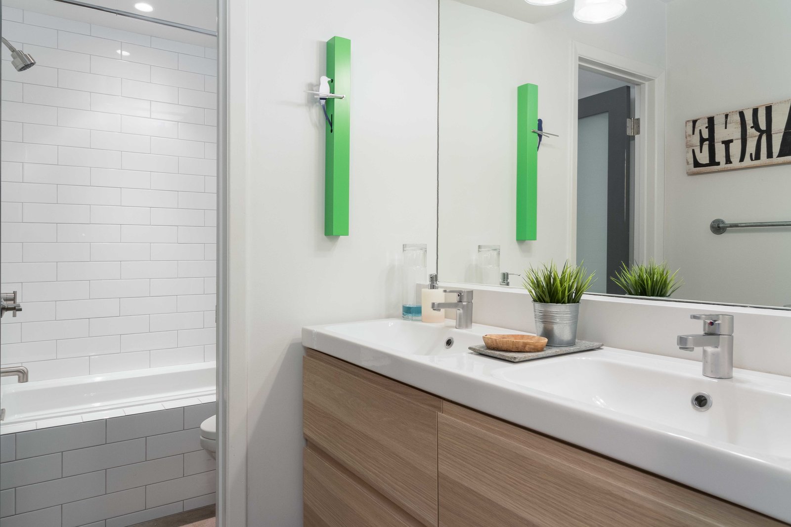 Photo 8 of 26 in Hillside Ranch Modern Redux by Ryan Puddy - Dwell