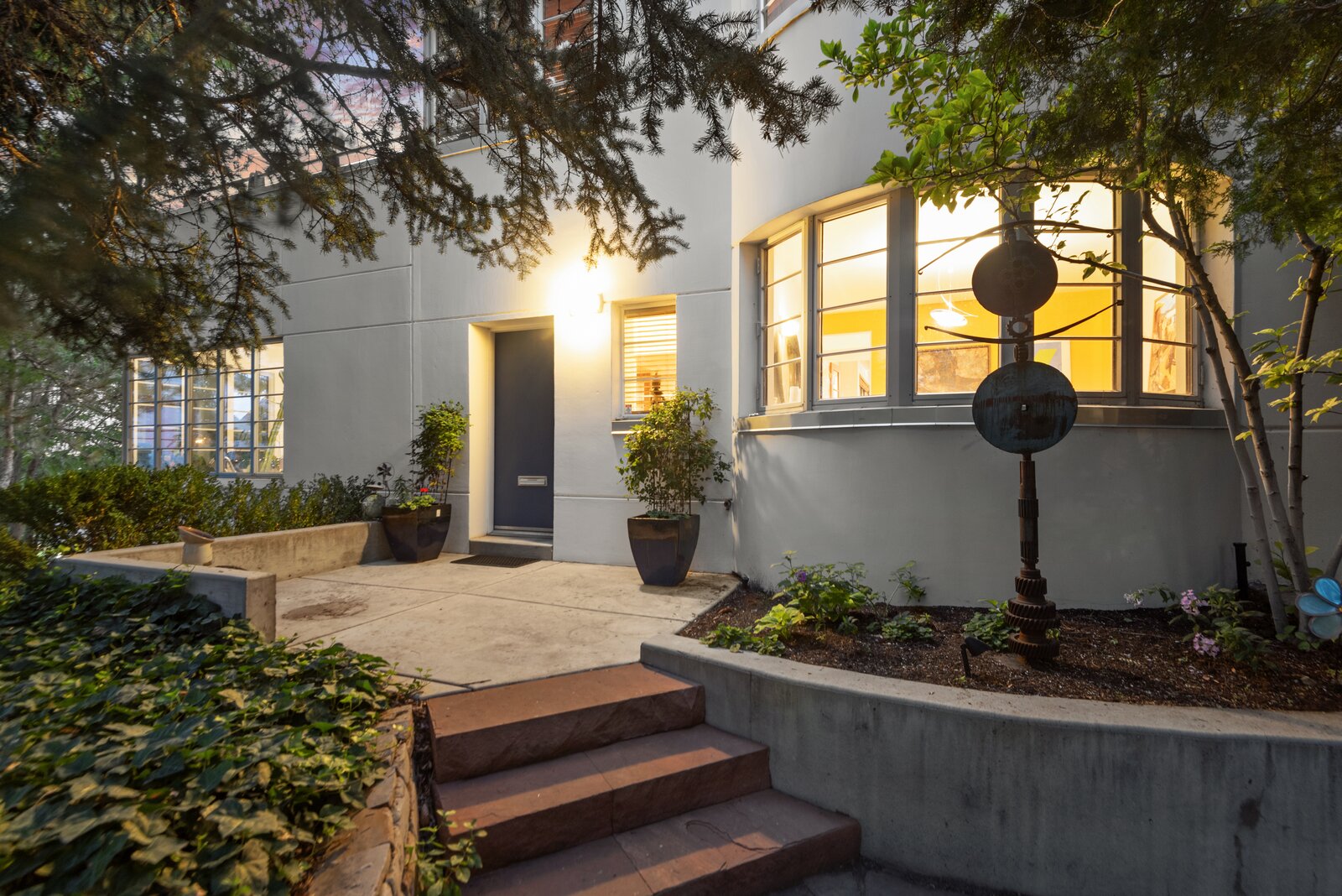 Photo 2 of 10 in The Louis Ulrich Home by Mony Ty / Summit Sotheby's ...