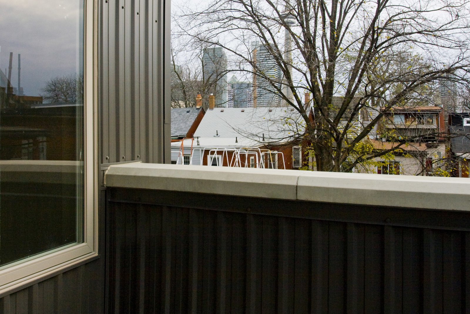 Photo 5 of 12 in Laneway Loft by Solares Architecture - Dwell