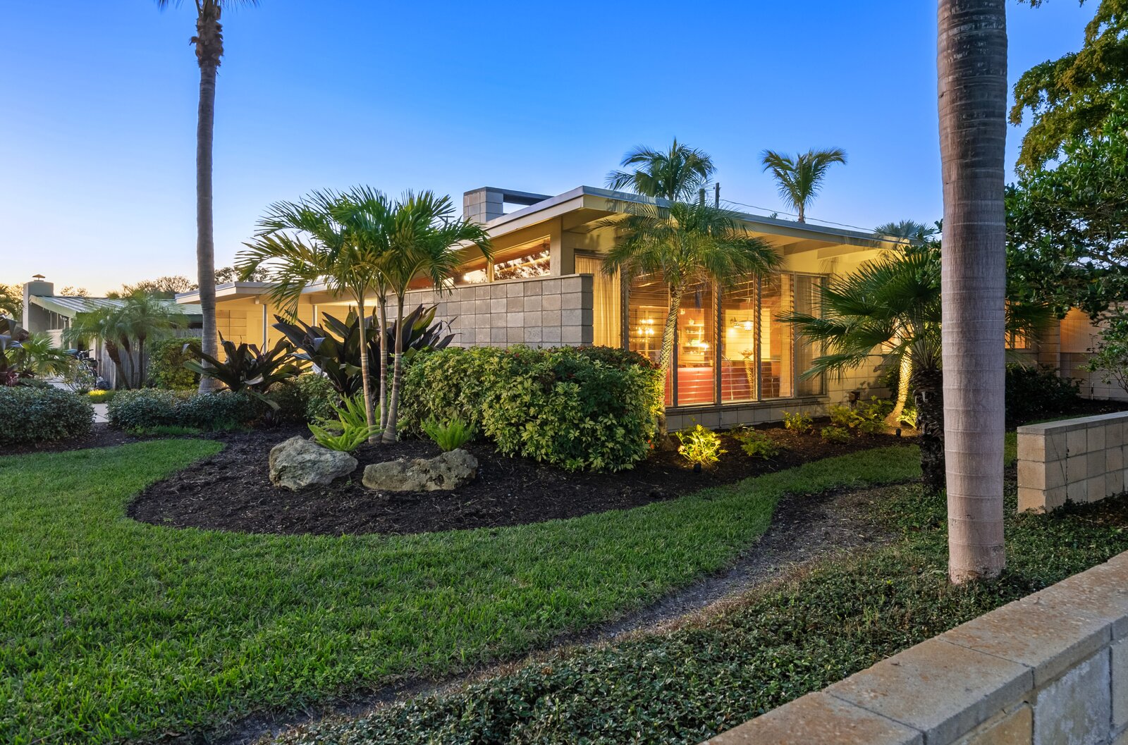 Photo 2 of 9 in Island Mid-century Restoration for Sale by Martie ...