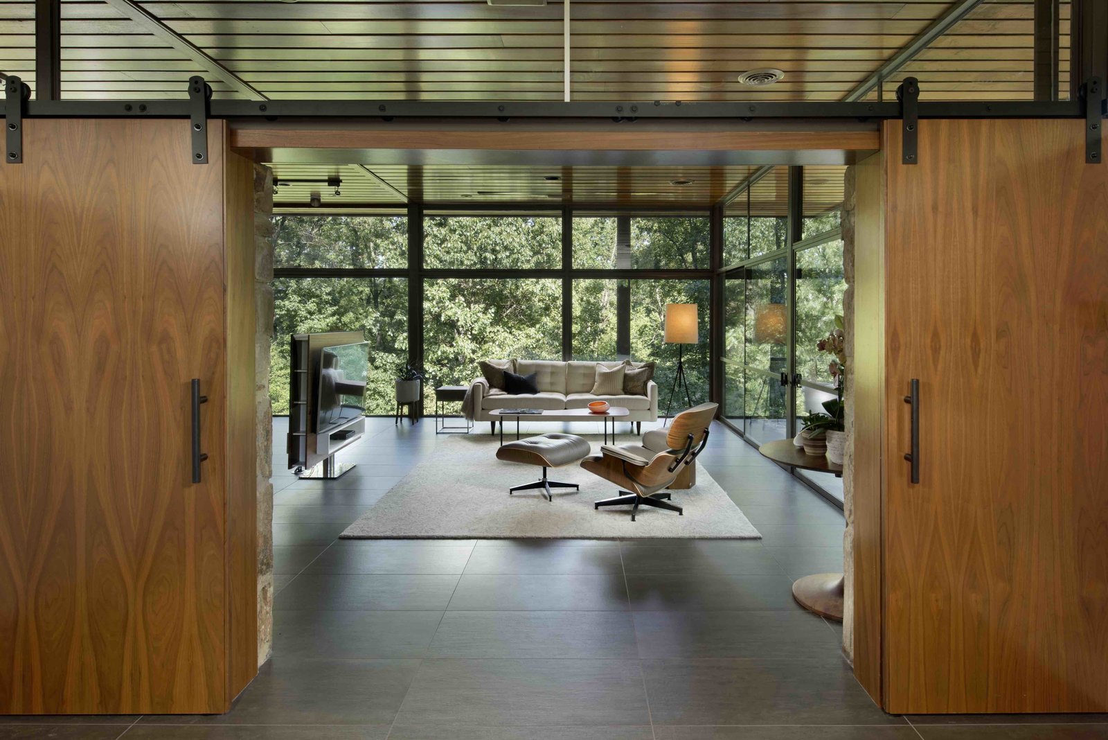 Photo 9 of 17 in MidCentury Modern Summer Home by Rill Architects - Dwell