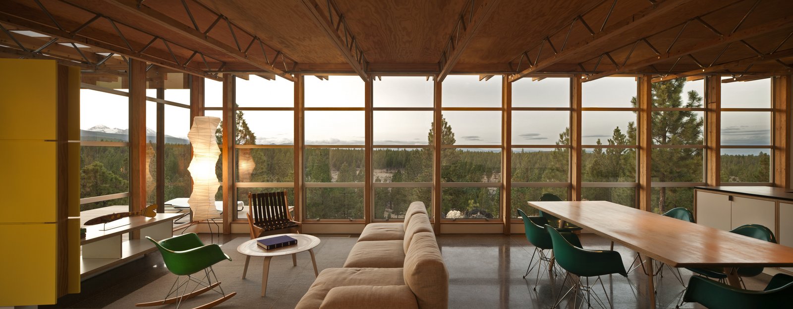 Photo 3 of 8 in An Oregon Prefab Frames an Infinite View With an ...