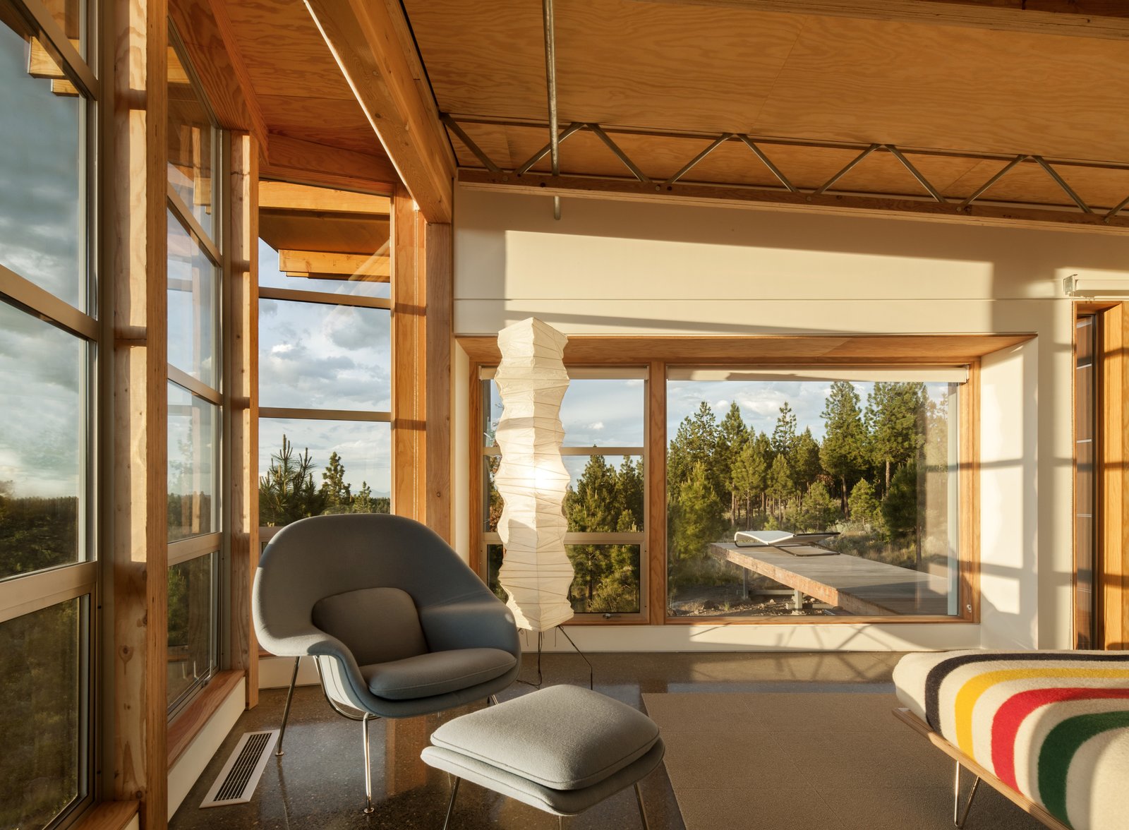 Photo 6 of 8 in An Oregon Prefab Frames an Infinite View With an ...