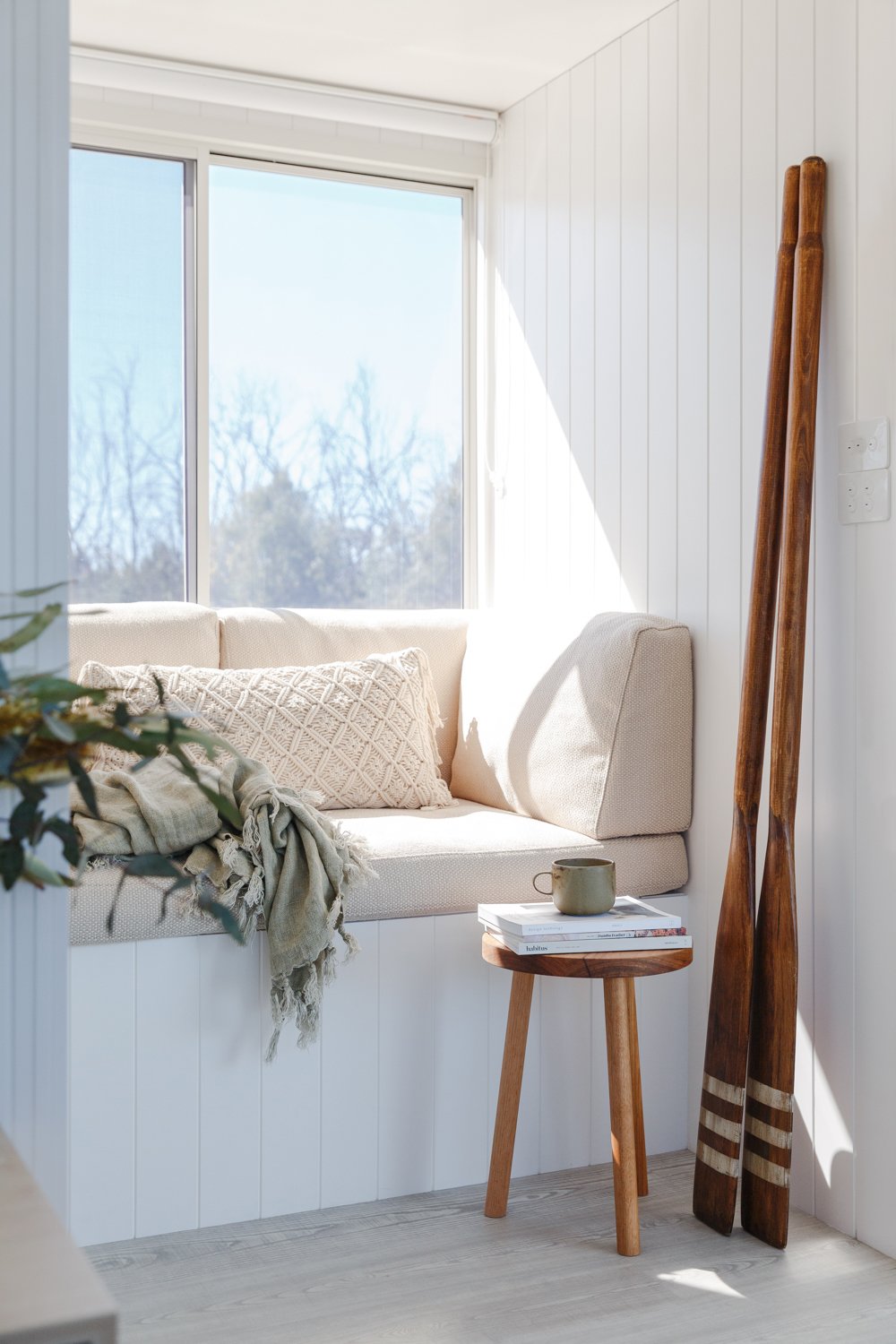 Photo 9 of 14 in Life in This Renovated Houseboat Would Be But a Dream ...