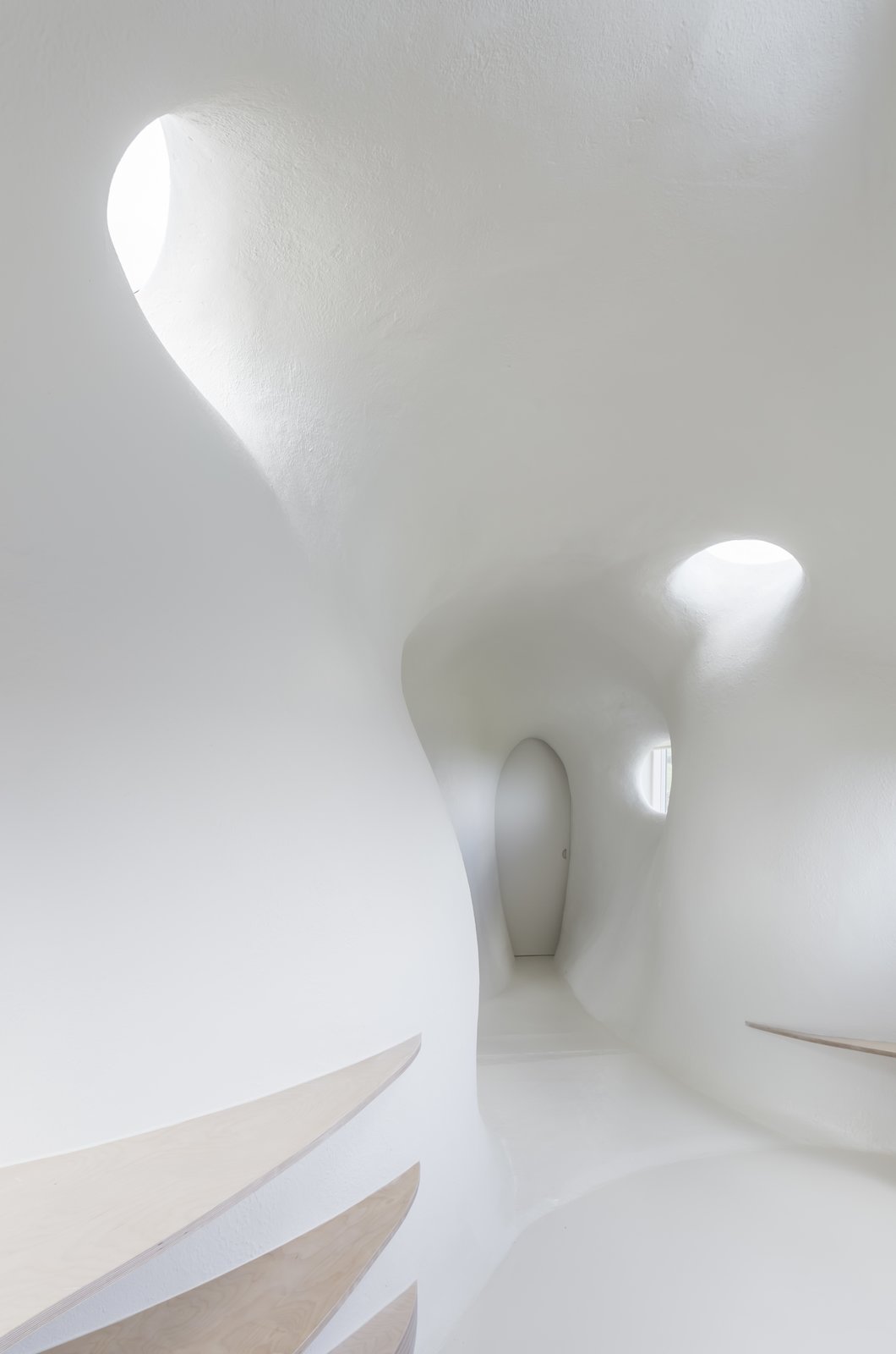 Photo 7 of 9 in This Renovated Scottish Farmhouse With Sinuous Interior ...