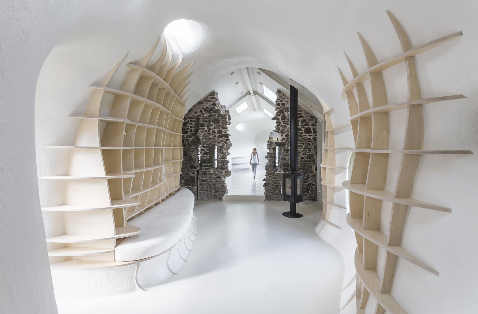 Photo 6 of 9 in This Renovated Scottish Farmhouse With Sinuous Interior ...