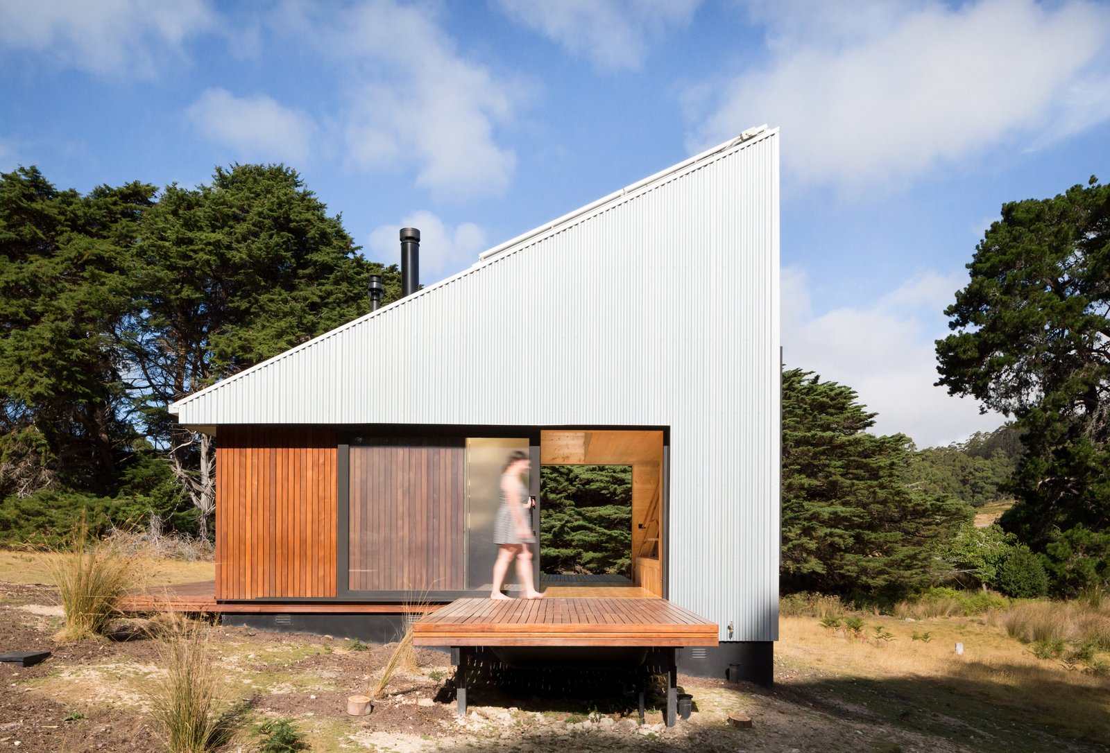 Photo 7 of 9 in A Secluded, Off-Grid Cabin Echoes Stunning Minimalist ...