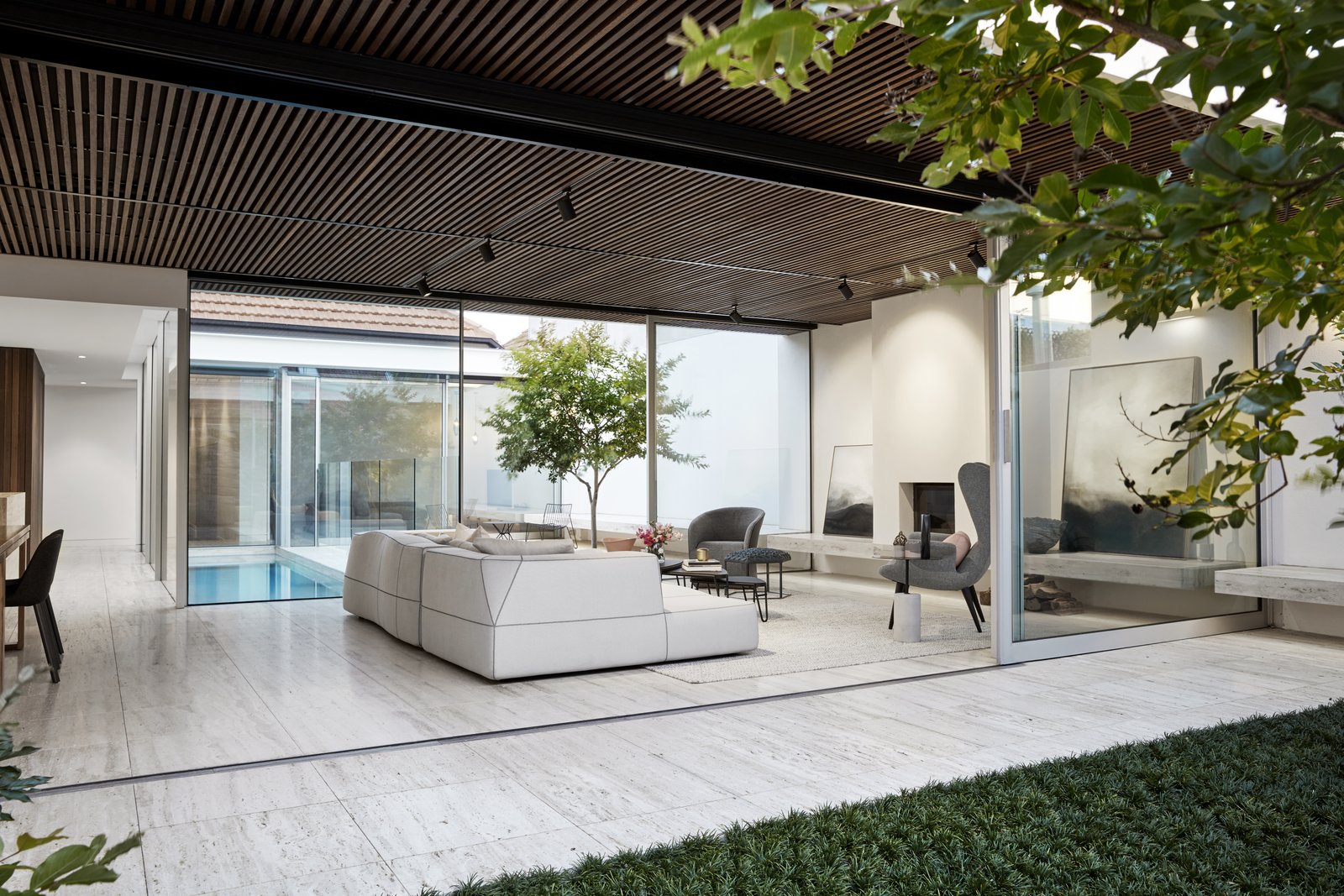 Photo 3 of 11 in Courtyards Maximize Sunlight in This Renovated ...