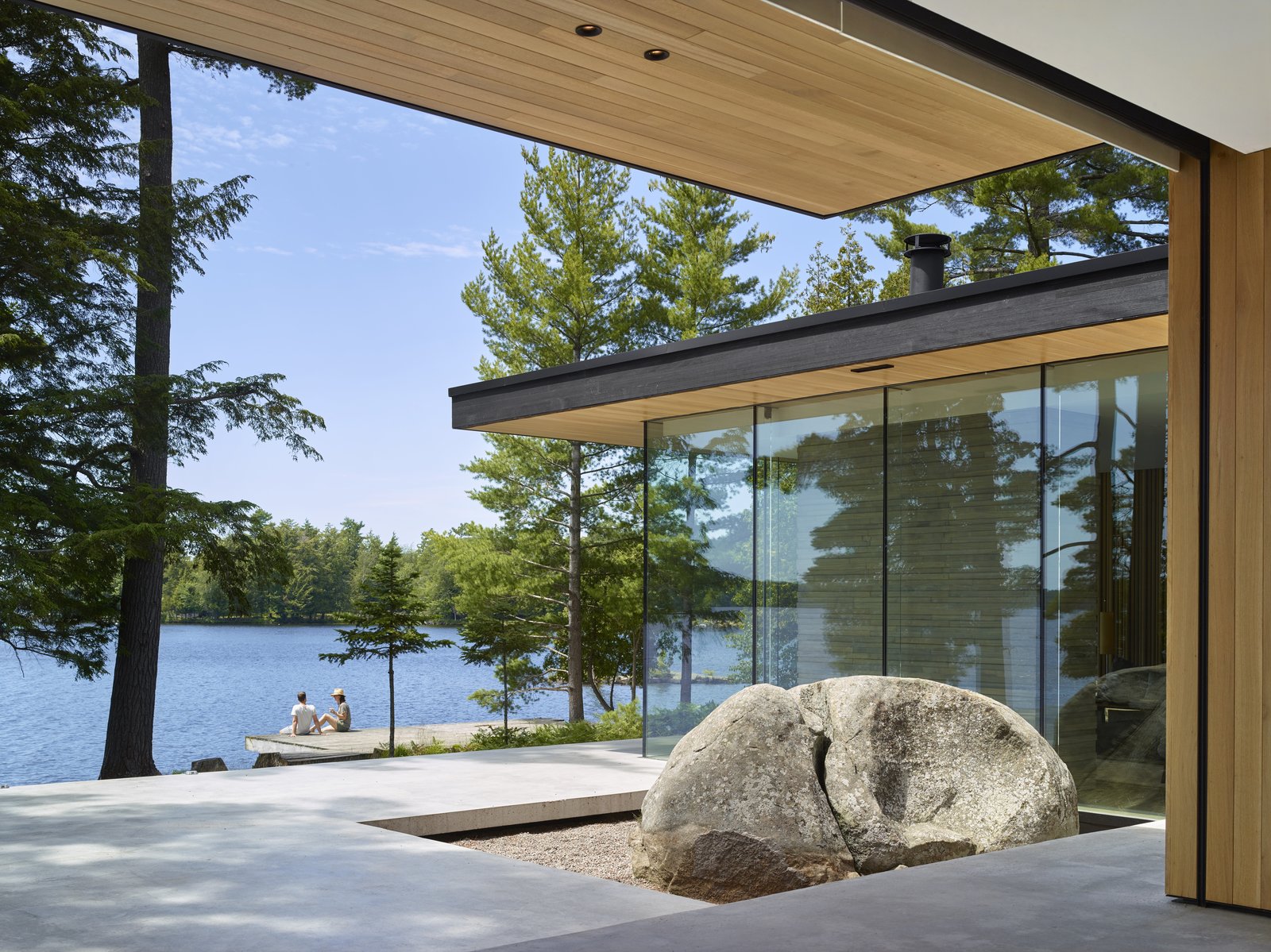Photo 5 of 10 in A Serene Indoor/Outdoor Oasis Rises on a Lakeshore in ...