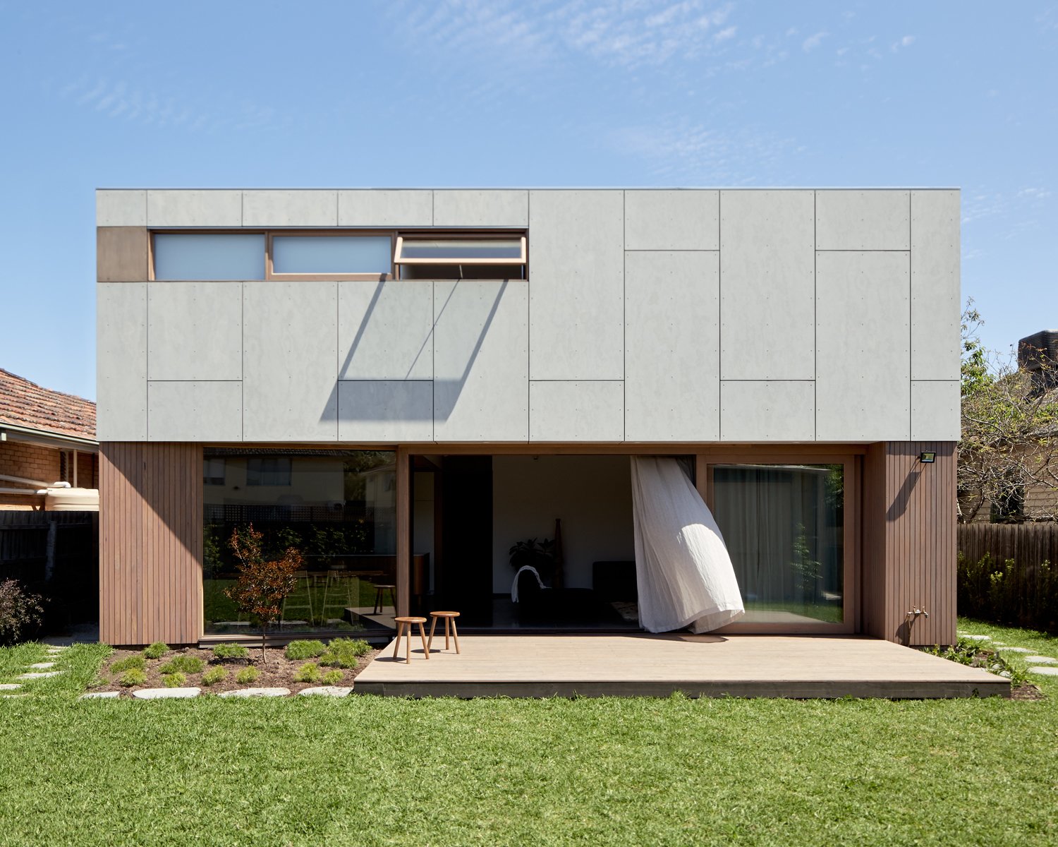 Photo 3 of 11 in A Nuanced Rear Addition in Melbourne Amps Up an Indoor ...