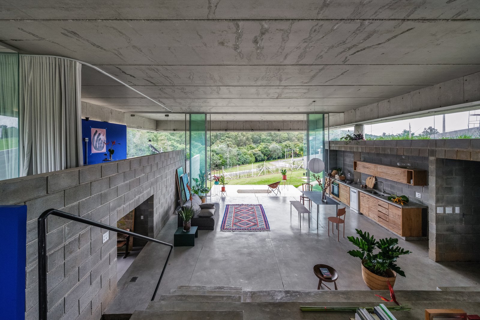 Photo 3 of 14 in A Spectacular Green Roof Floats Over This Concrete ...