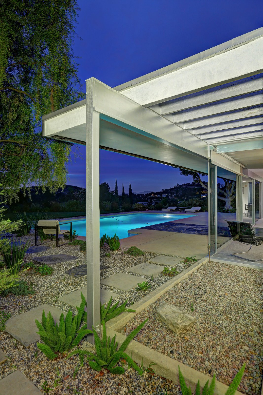 Photo 1 of 11 in Richard Neutra’s Boxcar-Style Loring House Lists for ...