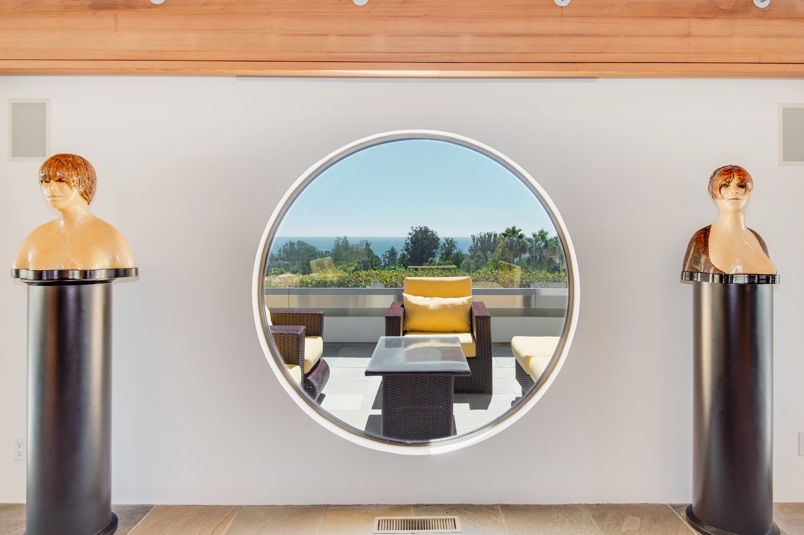 Photo 5 of 21 in 20 Eye-Catching Homes That Make Use of Circular Motifs ...