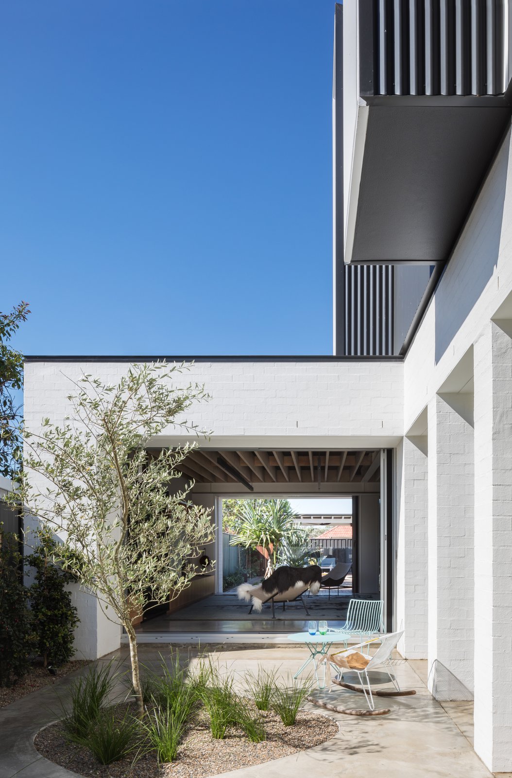 Photo 13 of 16 in This Modern Dwelling Reimagines the Architecture of ...