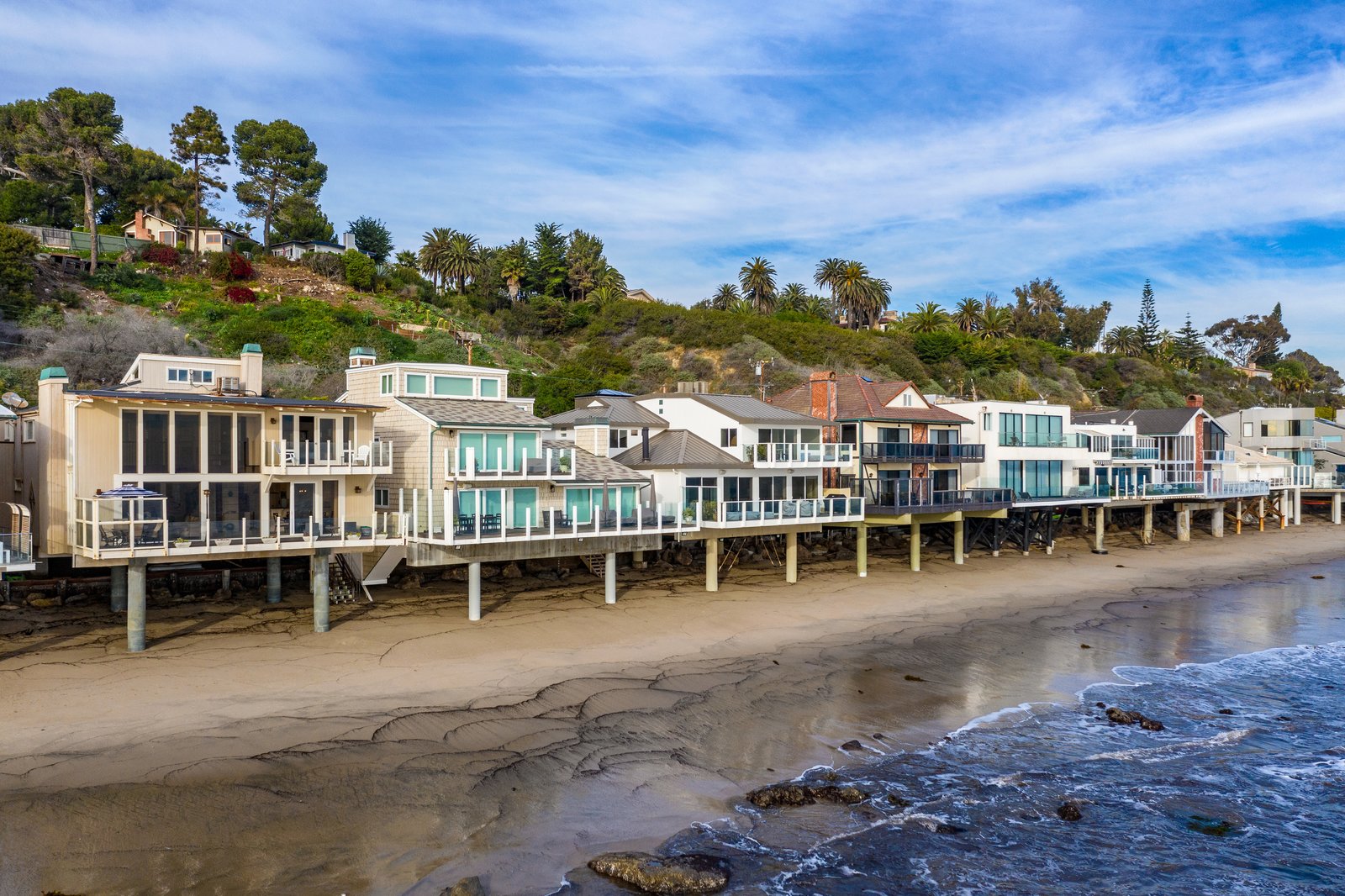 Photo 1 of 12 in ‘Brady Bunch’ Actor Barry Williams Lists His Malibu ...