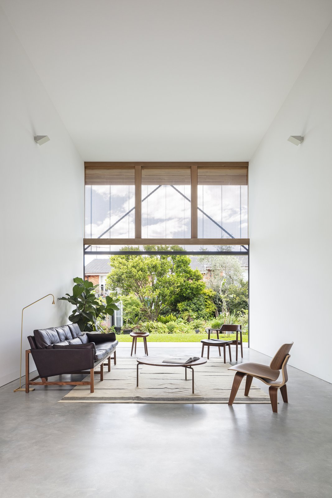 Photo 10 of 12 in A Lush Garden Is the Hidden Heart of This Courtyard ...