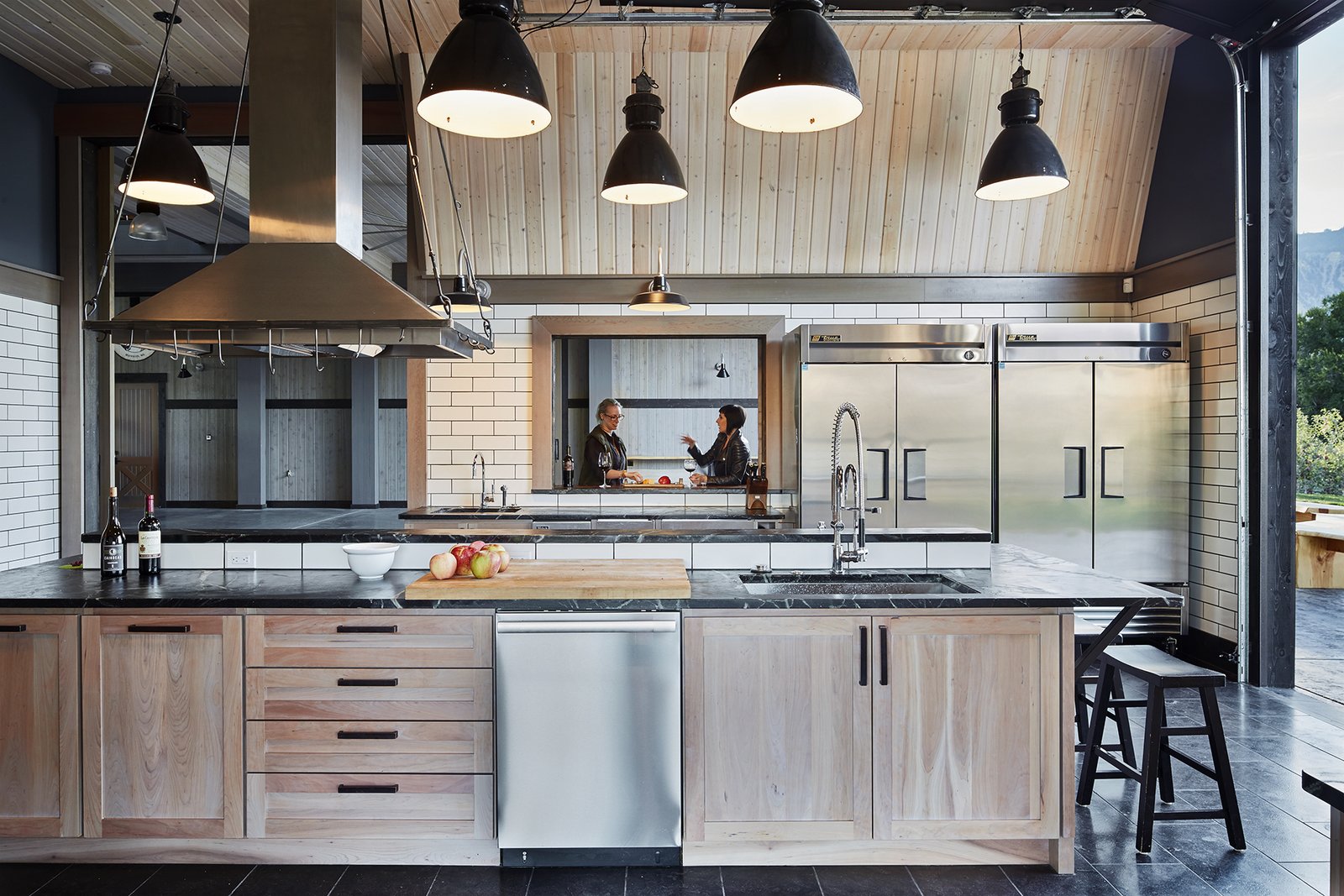 Photo 17 of 18 in Manson Barn by SkB Architects - Dwell