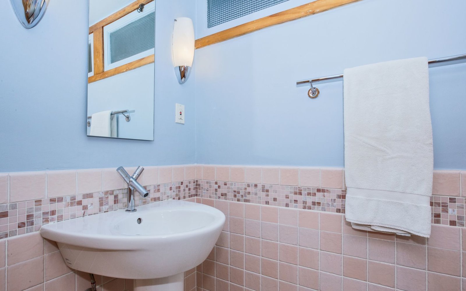 Photo 1 of 28 in Classic Mid Century Modern home for sale by John-Michael Young - Dwell