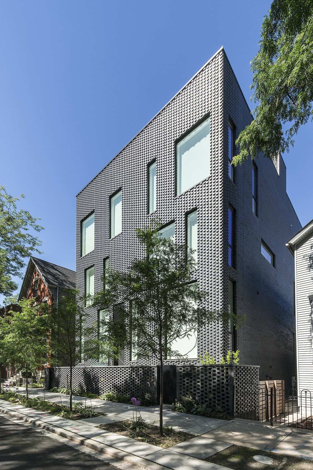 Photo 2 of 10 in Mohawk House by UrbanLab - Dwell