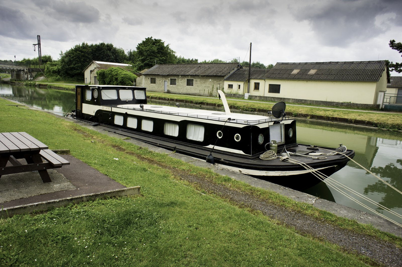 Photo 8 of 11 in A New Book for Those Who Dream of Living in a Floating ...