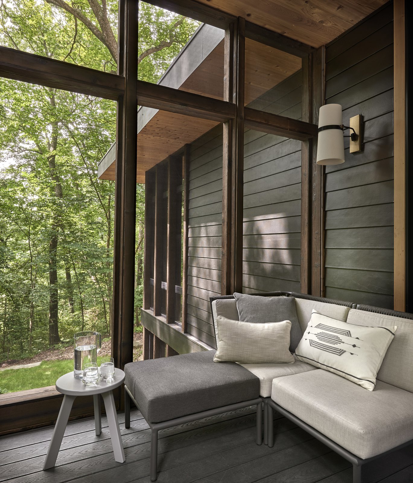 Photo 13 of 15 in A Matte Black Cabin Strikes the Perfect Balance ...