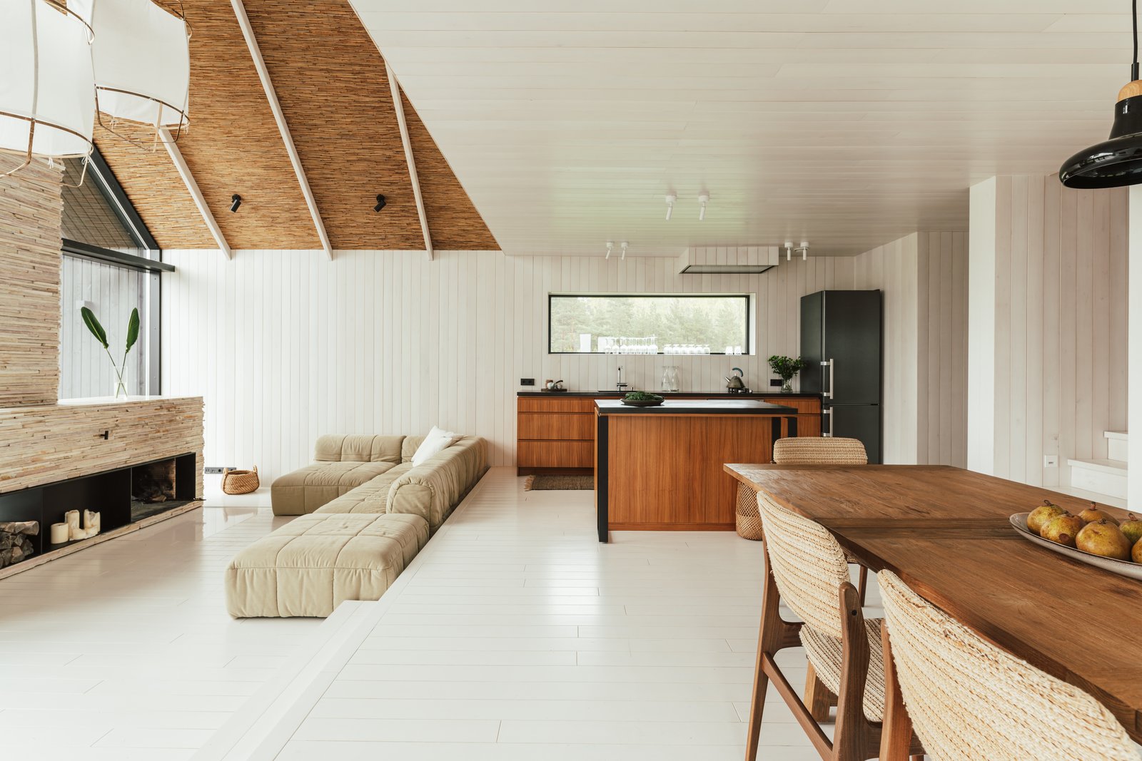 Photo 6 of 14 in A Baltic Sea Beach House Mimics the Extreme Light and ...