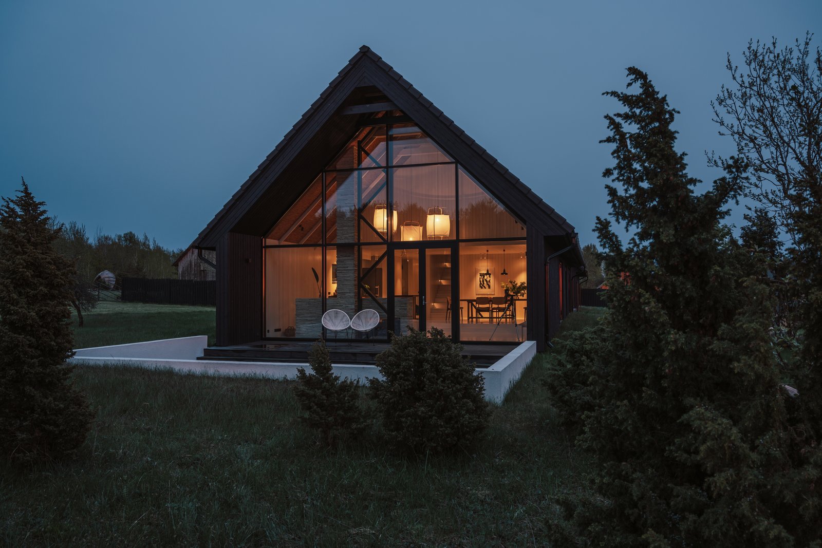 Photo 14 of 14 in A Baltic Sea Beach House Mimics the Extreme Light and ...