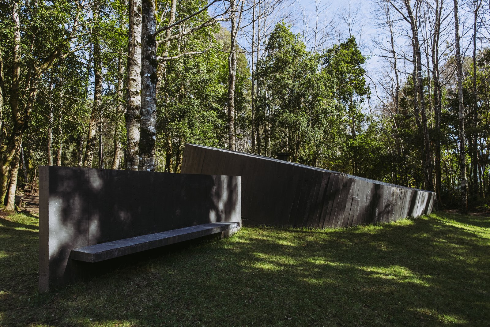 Photo 2 of 13 in This Unusual Structure Melds a Traditional Chilean ...