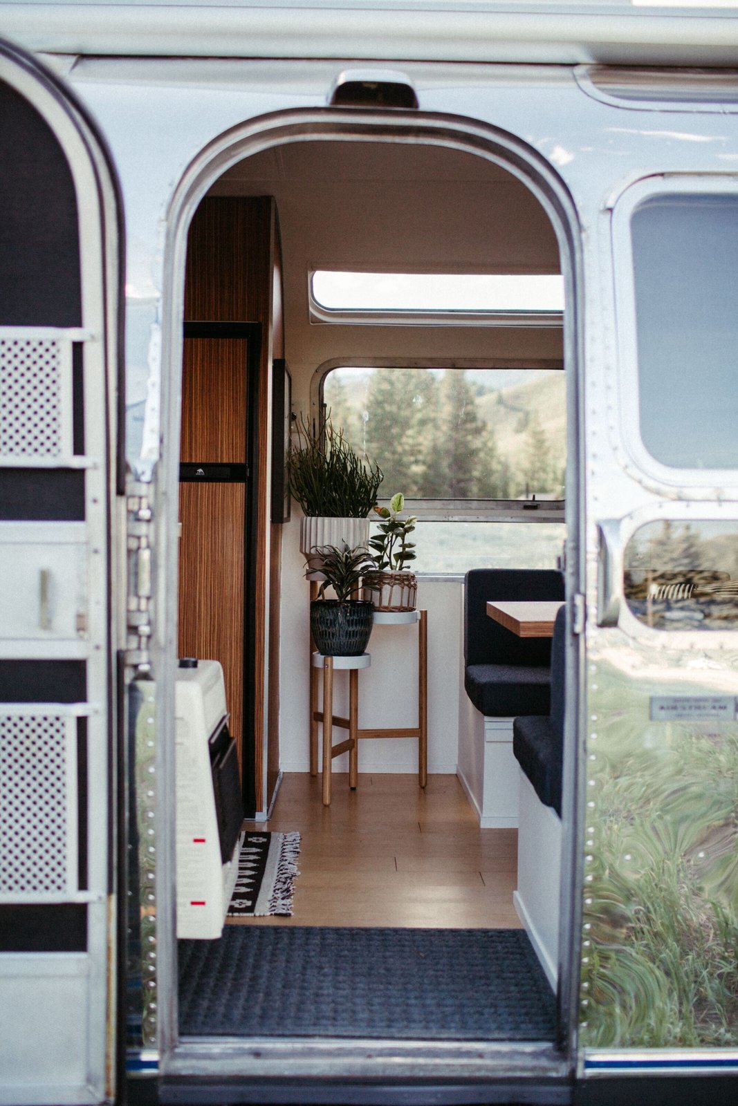 Photo 4 of 15 in A ’71 Airstream Overland International Gets a Gleaming ...
