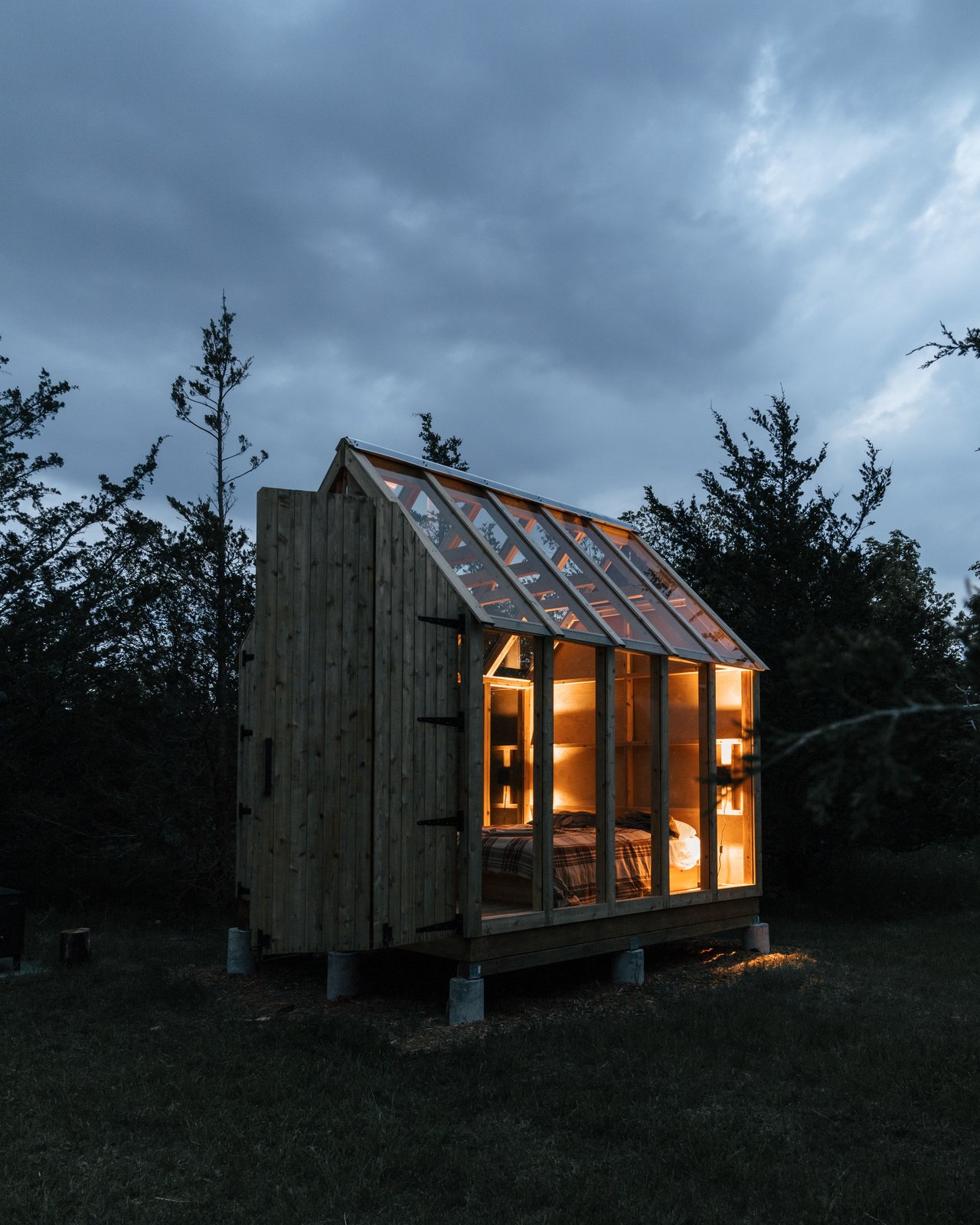 Photo 10 of 10 in This Off-Grid Glass Cabin in Canada Is a Stargazer’s ...