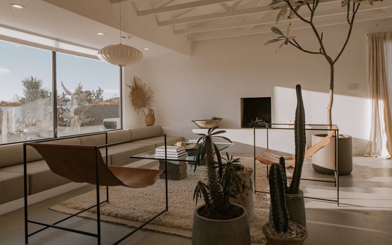 Photo 2 of 13 in This Exquisite Ranch-Style Home Near Joshua Tree Is ...