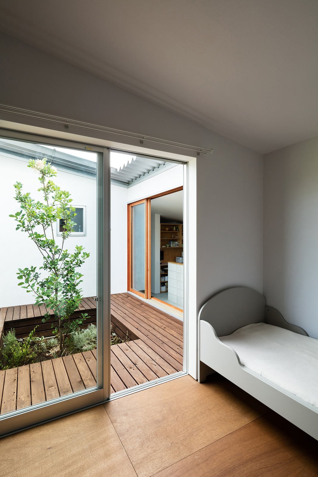 Photo 6 of 9 in A U-Shaped Sanctuary in Japan Wraps Around an Atrium ...