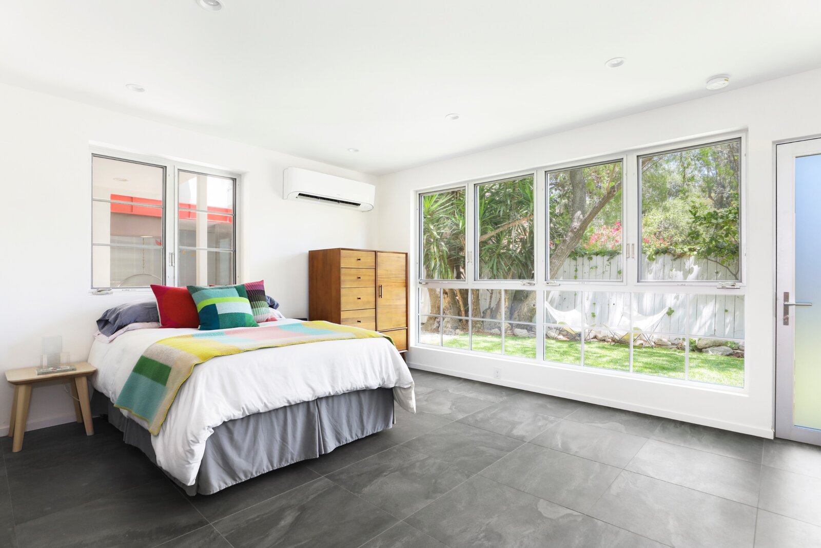 Photo 17 of 21 in In Los Angeles, a Streamline Moderne With a Modernist ...