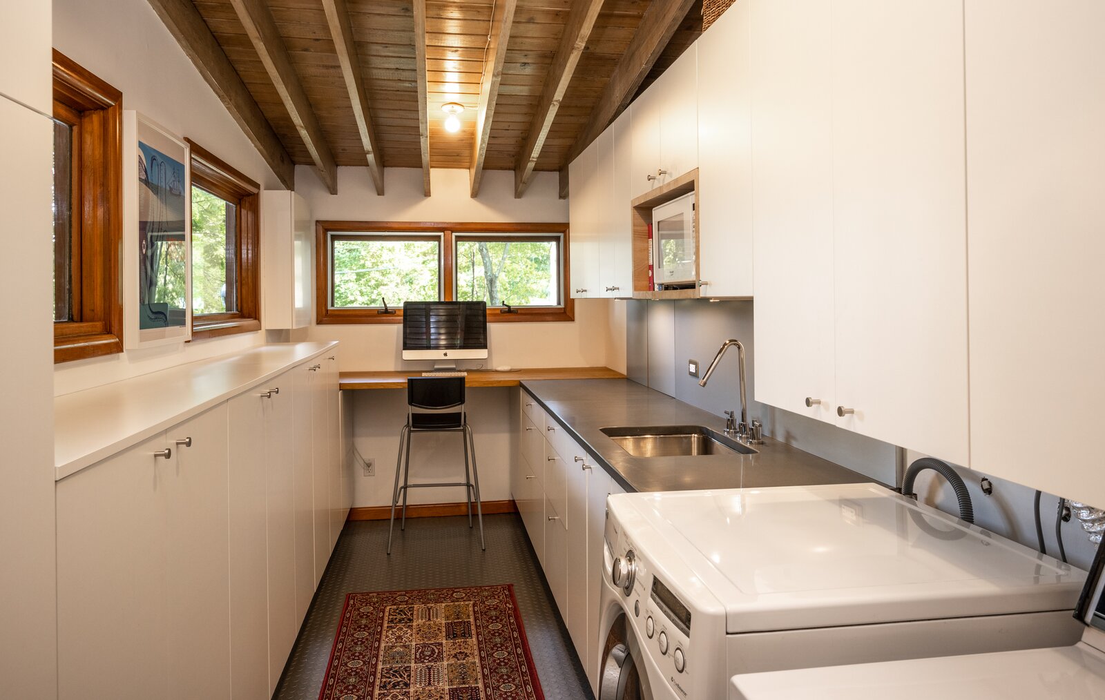 Photo 10 of 11 in A New York Midcentury With Custom Herman Miller ...