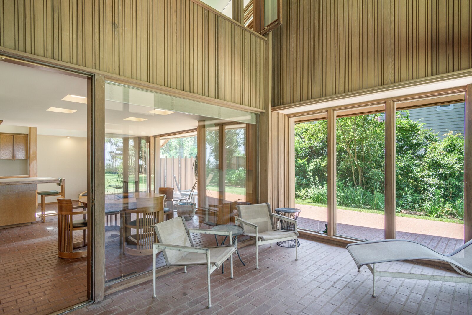 Photo 11 of 16 in A Midcentury-Style Home by Fay Jones Lists for the ...