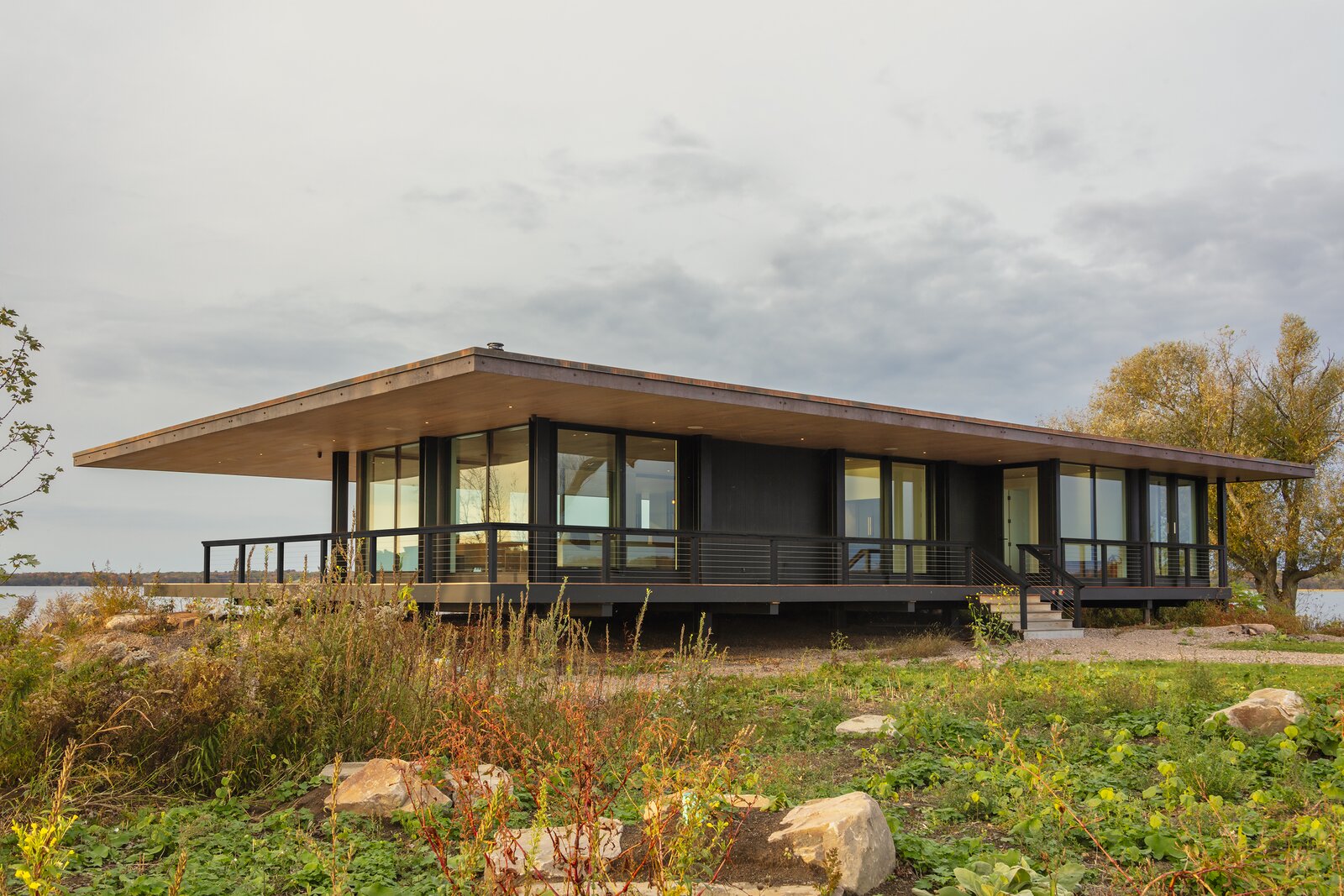 Photo 9 of 12 in CONTEMPORARY ISLAND HOUSE I by Taylored Architecture ...