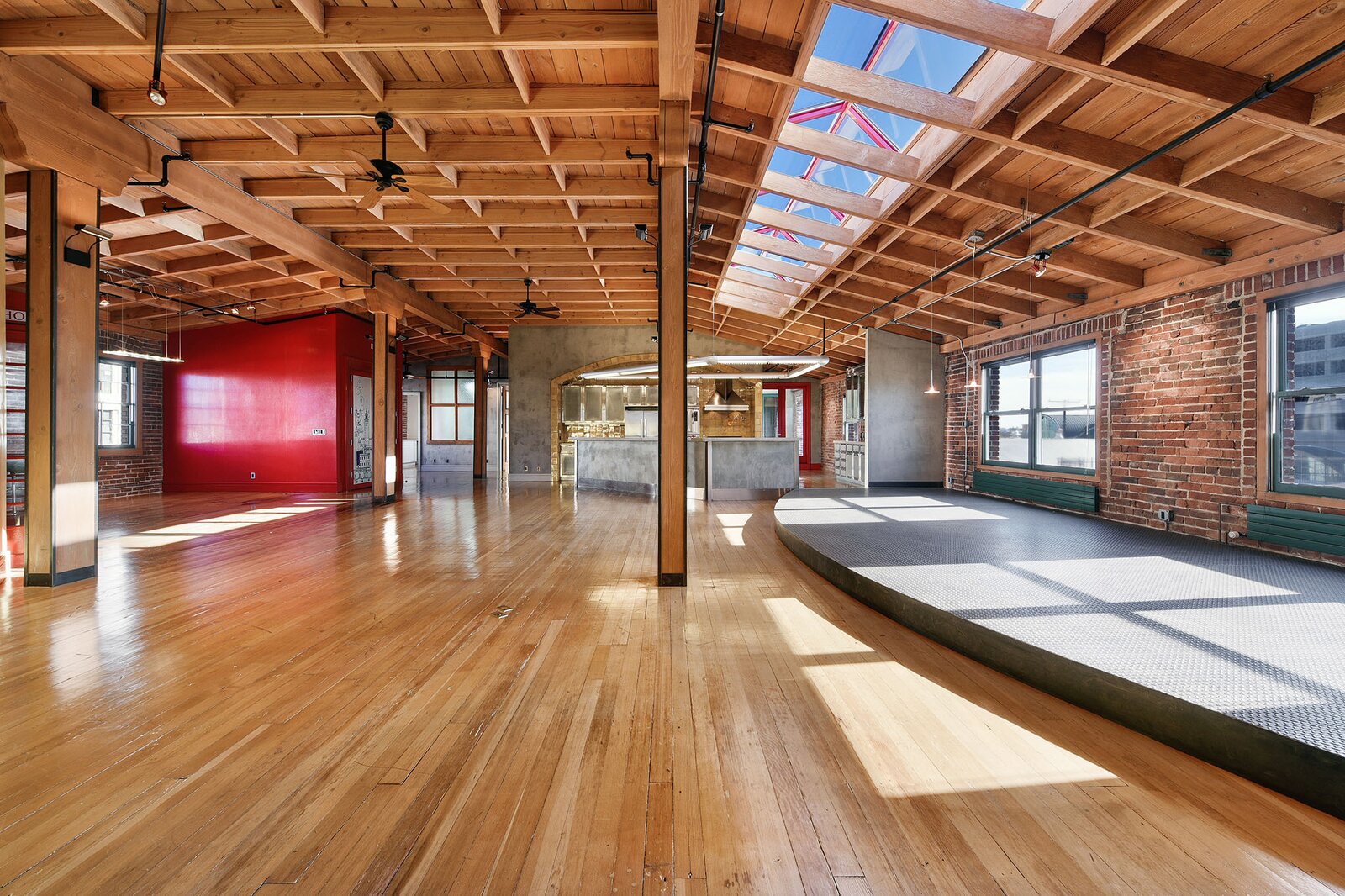 Photo 5 of 14 in The American Bag Building Loft by Andy Read - Corcoran ...