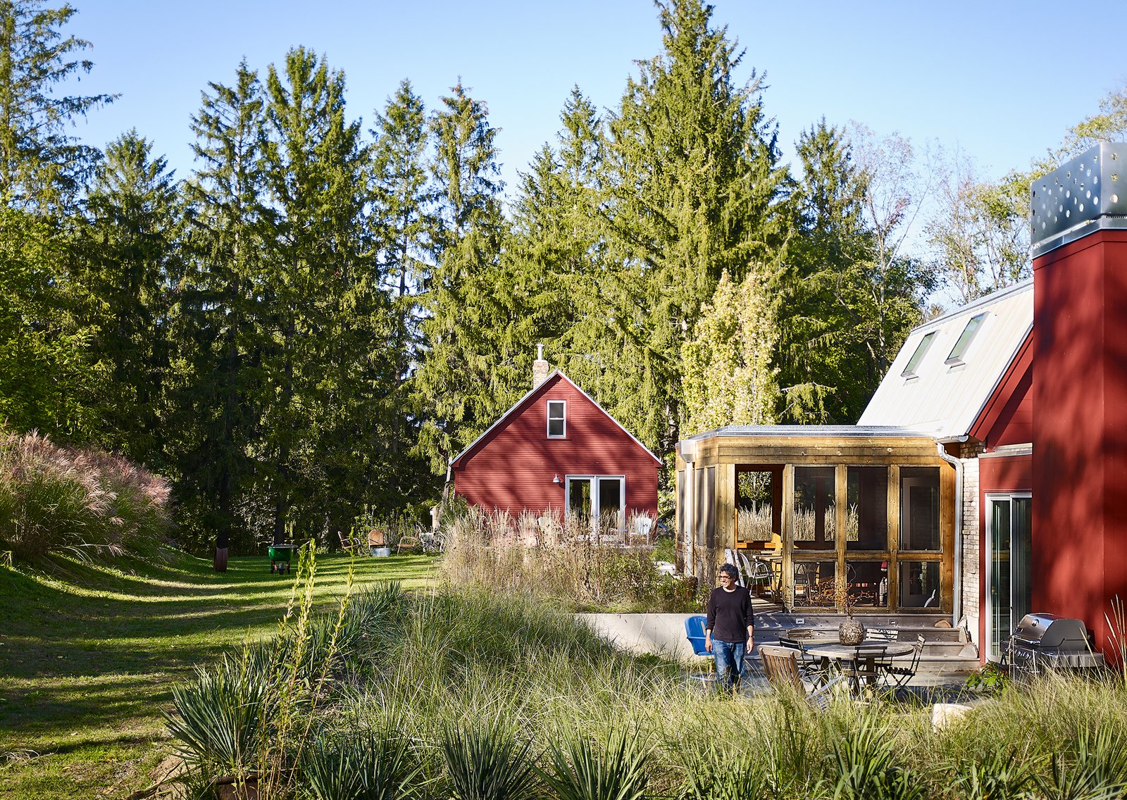Photo 3 of 11 in A Michigan Farmhouse and Barn Become an Airy Artist ...