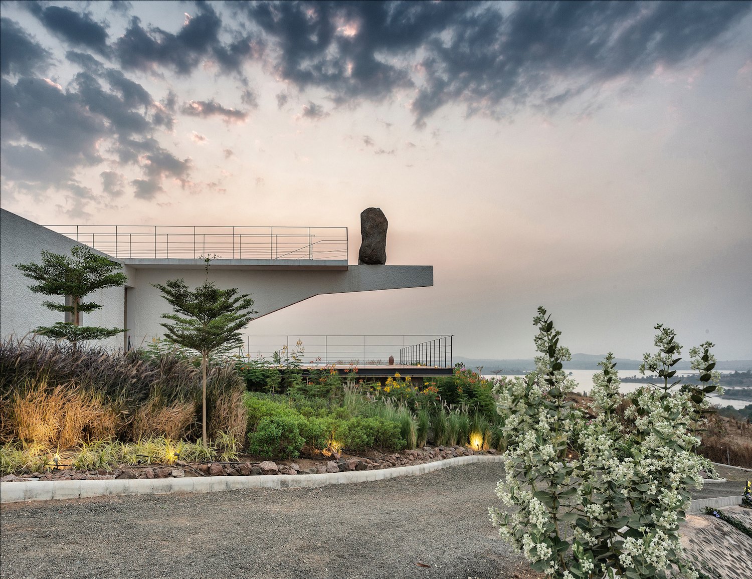 Photo 2 of 14 in A Modern Home in India Evokes Emotion With a Giant 4 ...