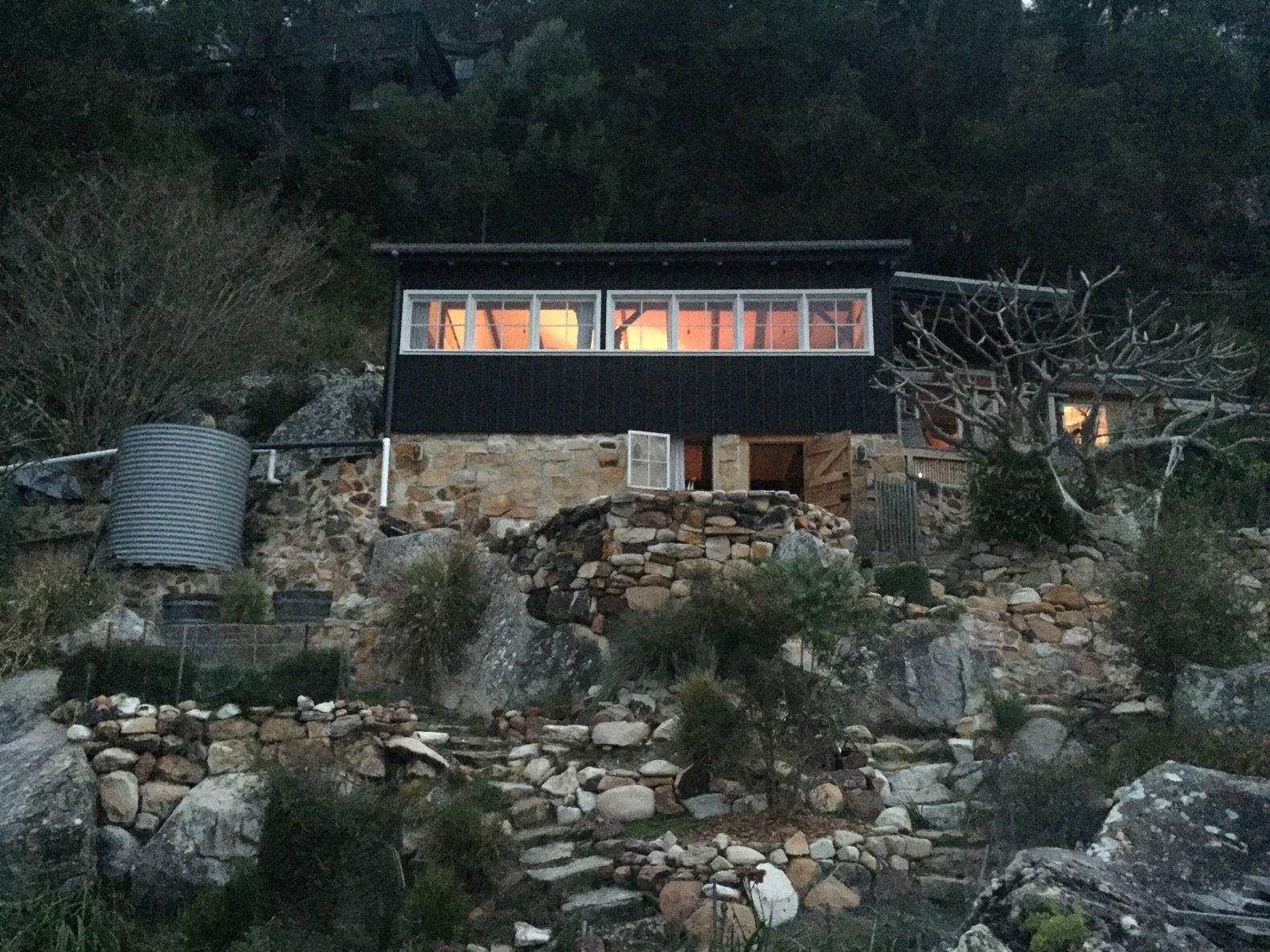 A 1920s Fisherman’s Shack in Australia Breathes New Life as a Cozy ...