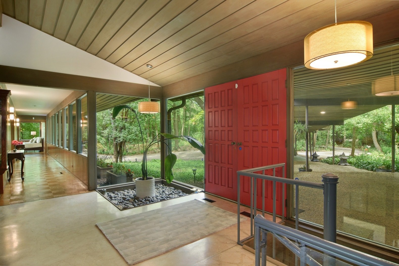 Photo 3 of 18 in A Frank Lloyd Wright-Inspired Home Near Chicago Hits ...