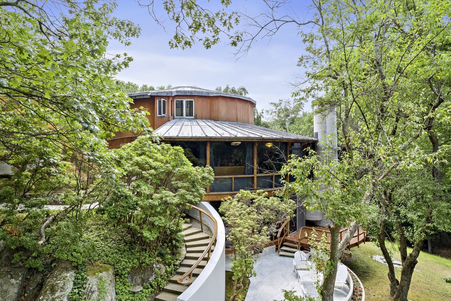 Photo 1 of 22 in Jackie Gleason’s Spaceship-Like Mansion Hits the ...