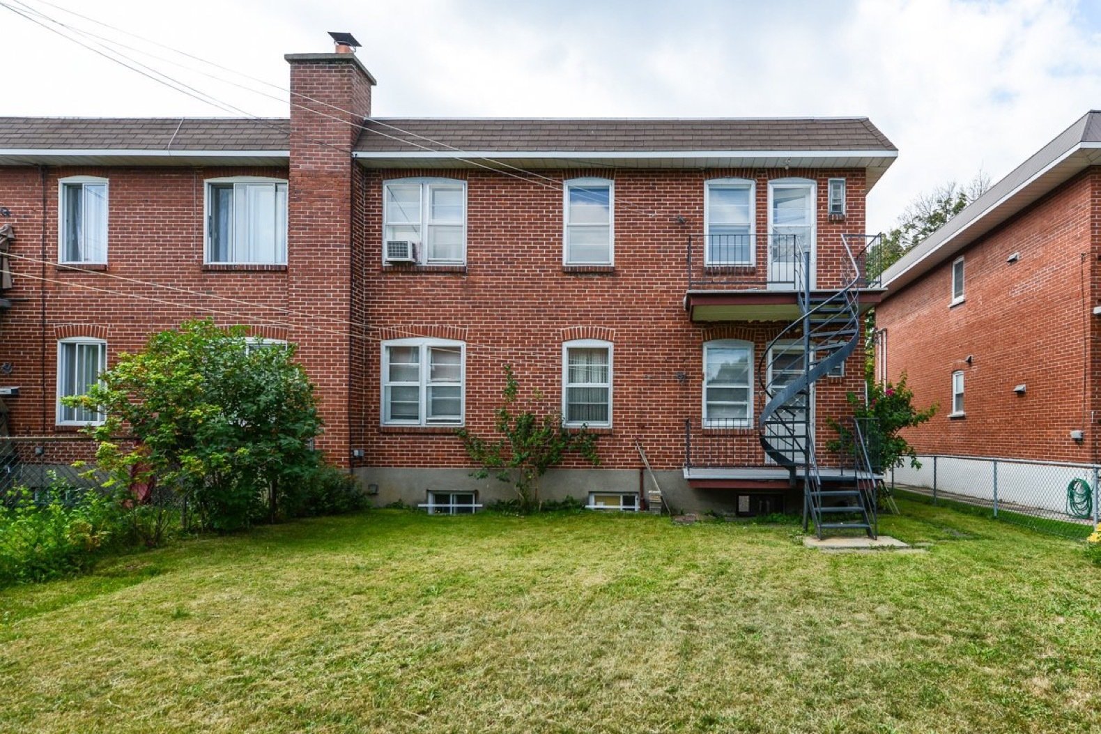 Photo 2 of 16 in Budget Breakdown: A 1950s Duplex Receives a Striking ...