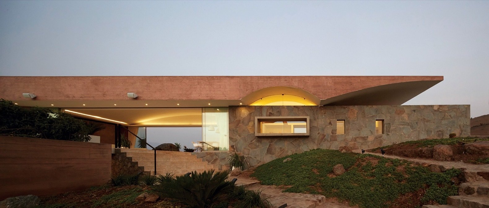 Photo 7 of 12 in A Sculptural Holiday Home is Shaped by the Peruvian ...